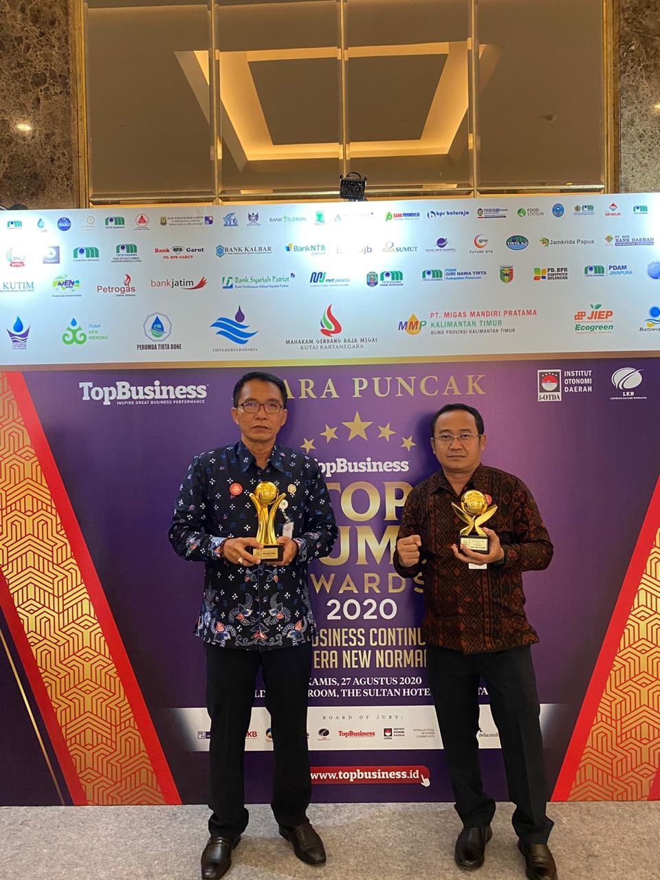 PERUMDA AIR MINUM TIRTA SANJIWANI KABUPATEN GIANYAR RAIH TOP BUMD AWARD BINTANG IV