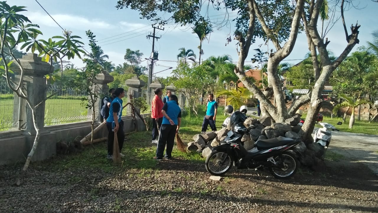 KEGIATAN HARI JUMAT DI LINGKUNGAN PDAM KABUPATEN GIANYAR TANGGAL 15 ...